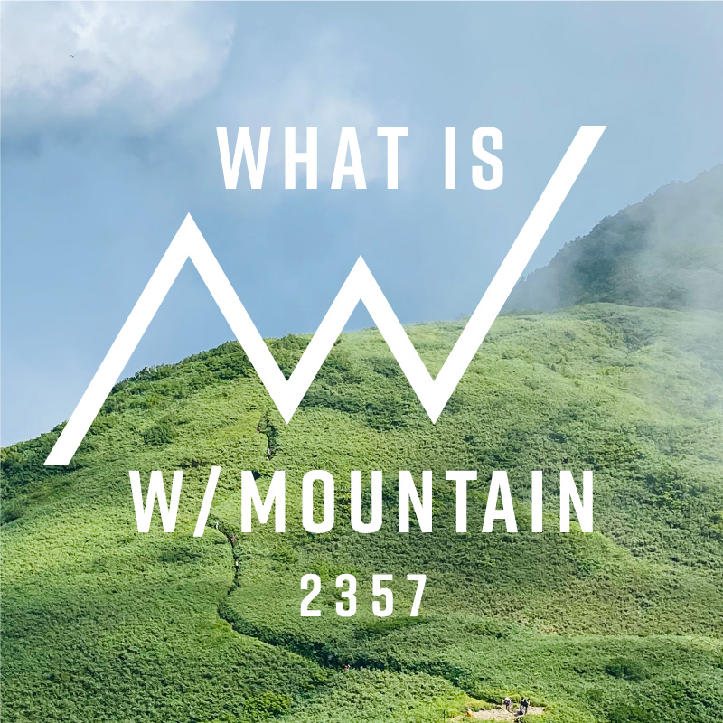 W/MOUNTAIN | 百名山バッジ盤.W/MOUNTAIN(ダブルマウンテン)山バッジを飾る木製コレクションボード